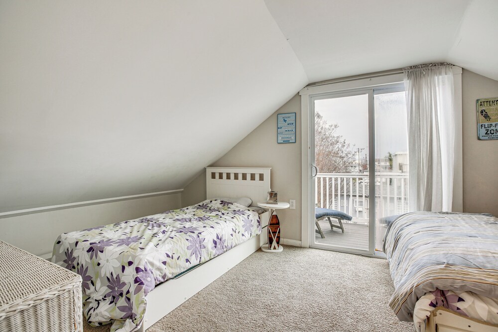 Wildwood Retreat W/ 2 Balconies: 5 Blocks To Beach - Wildwood, NJ