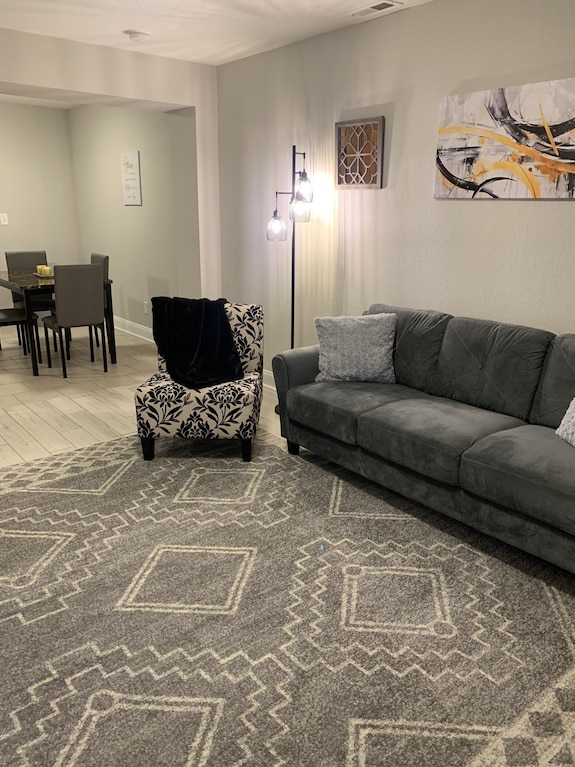 Good Times, Located Minutes From Downtown Charlotte - Charlotte, NC