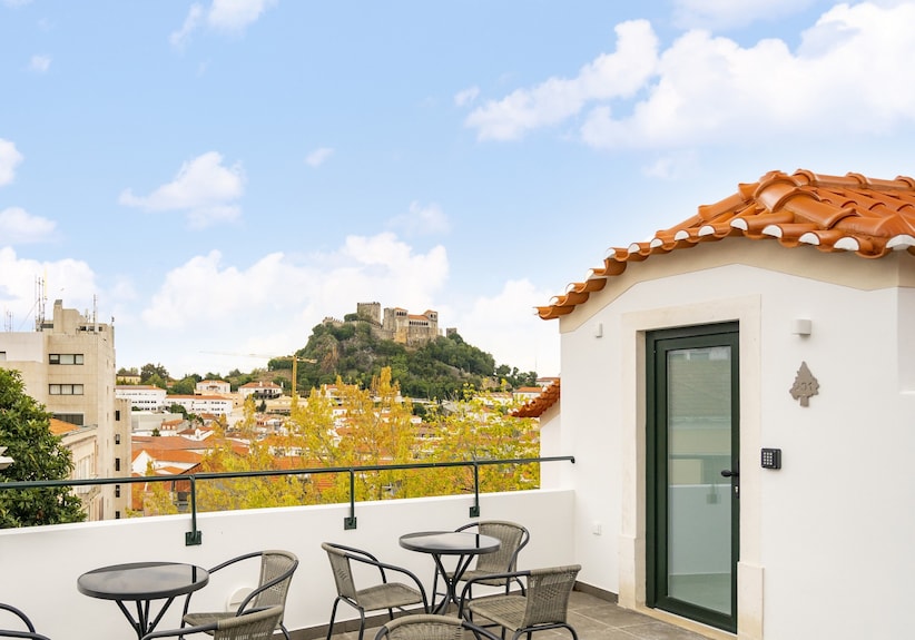Uma Casa Da Nossa História! No Centro Com Vista Sobre O Castelo De Leiria! - Batalha