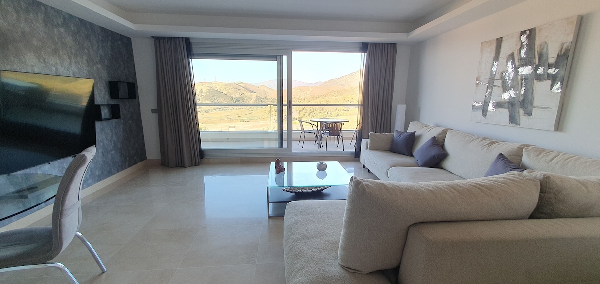 Penthouse Marbella - 2 Bed 2 Bathroom - Roof Terrace - South West - Heated Pool - Costa del Sol