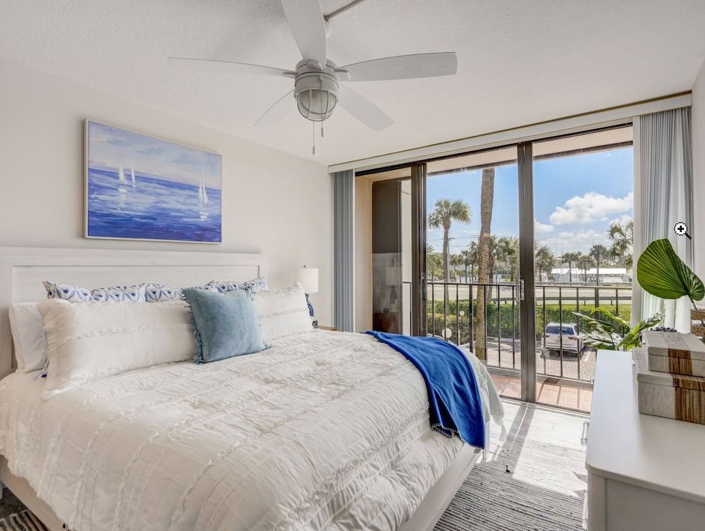 Updated Jupiter Island Condo! Calling Beach Lovers! Beaches Surround ...