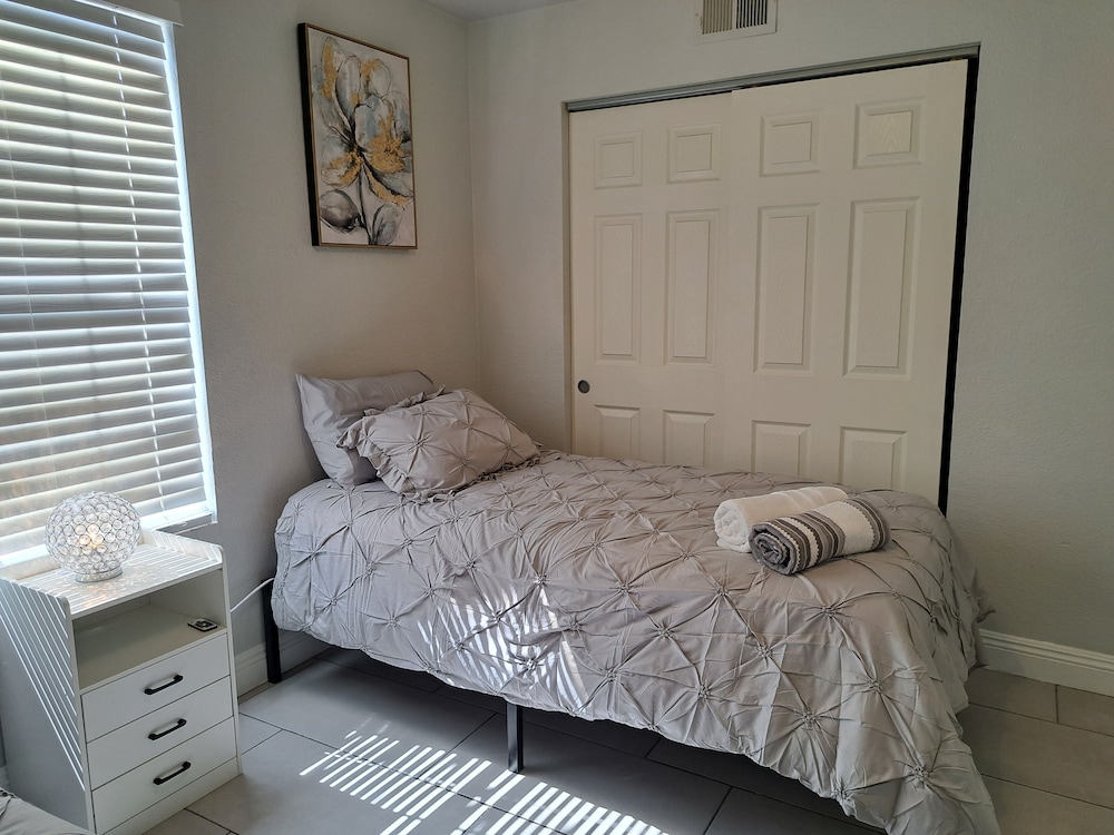 Luxurious Cozy 2-bedroom Condo. - Las Vegas, NV