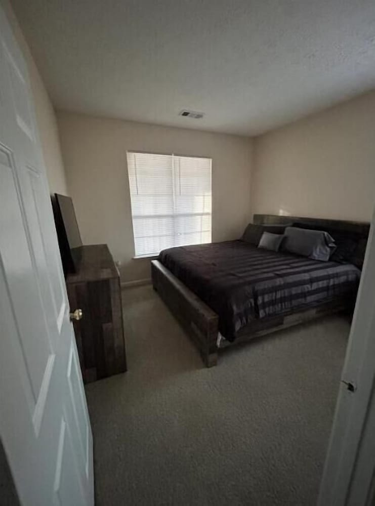 Charming 3-bedroom 3 Ba House With Wifi, Ac  Pet Friendly In Tranquil Suwanee - Cumming, GA