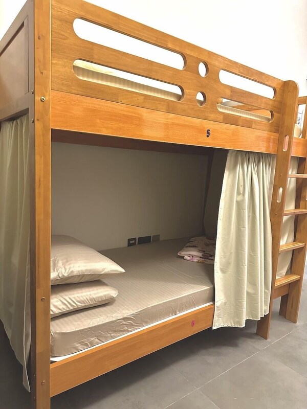 Lakeside Hostel Downtown - Dubai