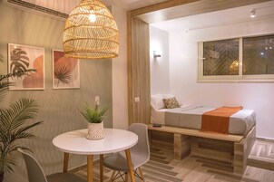 Estúdio clássico | Área de estar | Smart TV 45 polegadas com canais via satélite