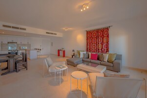 Apartamento de Luxo, 3 quartos, vista para o mar | Sala de estar | Smart TV, Netflix, serviços de streaming