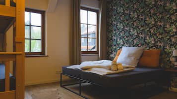 Quarto Quádruplo, Vista para a cidade | Com mobília individualizada, cortinas/cortinados opacos