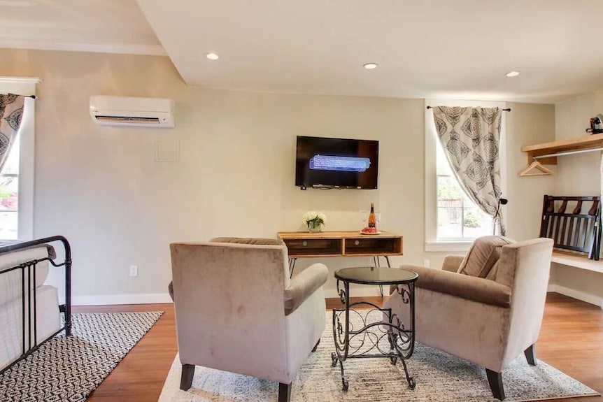 The Original Estate On Main St. - Fredericksburg, TX