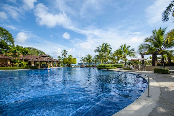 2 piscinas exteriores