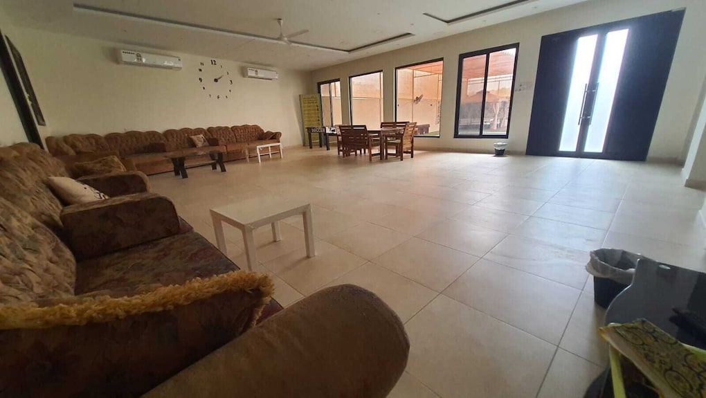 Charming 2-bedroom Villa With Swimming Pool, Wifi And Ac In Enchanting Shahrakan - Bahrain