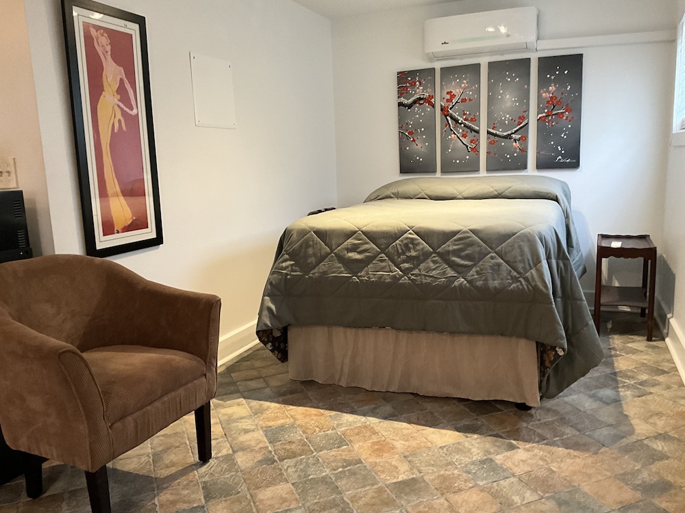 Charming Studio In The Heart Of Springfield - Jacksonville, FL
