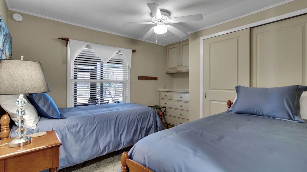 Lakefront Bliss: Your Serene Escape on Lake Conroe! - Montgomery County ...
