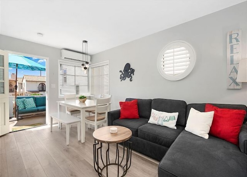 Balboa Island Gem | Walk To Beach & Dining | Ac + Private Deck - Newport Beach, CA