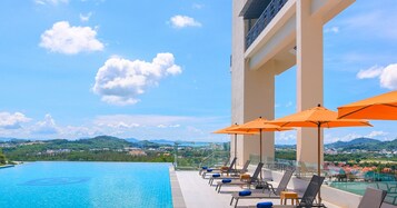 2 piscinas exteriores 