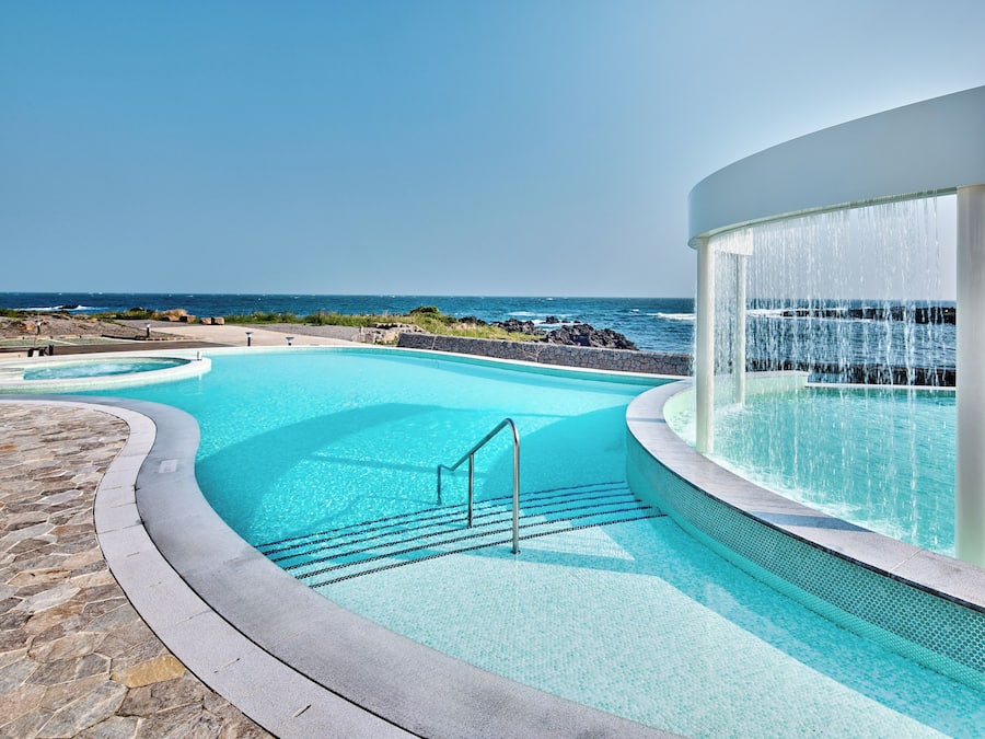 2 piscinas exteriores