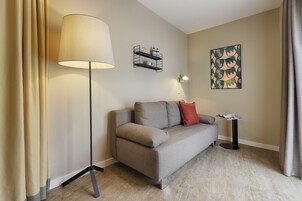 Quarto Duplo Deluxe, adaptado para pessoas com dificuldades de mobilidade | Cofre no quarto, secretária 