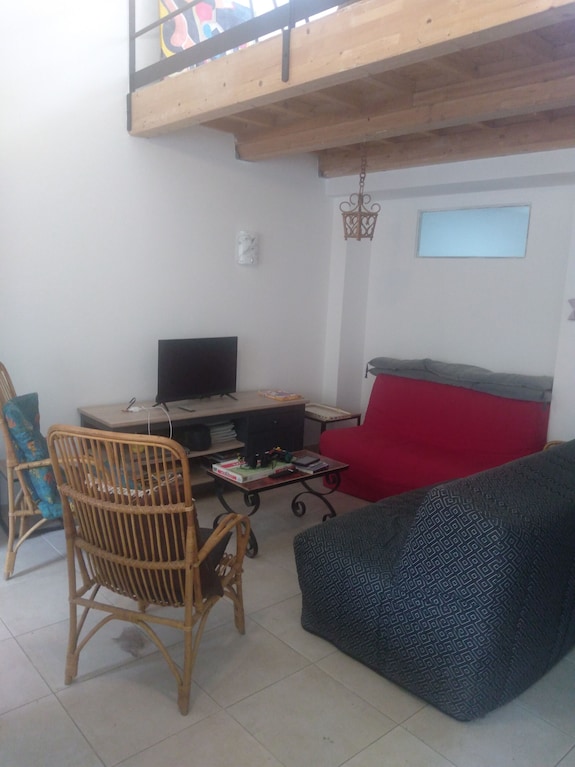 Maison Avec Espace Extérieur. Petite Piscine Et Barbecue - Capestang