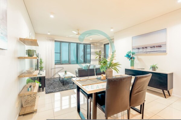 Waterfront Retreat Ocean Views Pool Balcony - Darwin