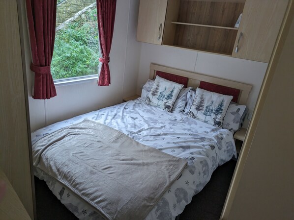 Homely 2 bed Caravan Sleeps 4/5 in Portland Dorset, Portland: Info ...