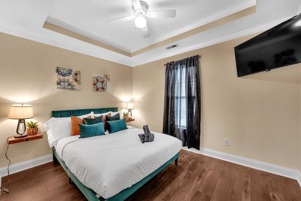 Cozy 2b Townhouse - Hot Tub - Concord, NC