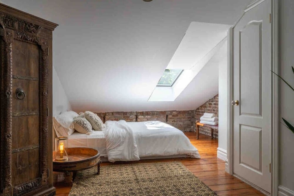Exclusive 6 Bed, 6 Bath Residence In Old Montreal - Montreal