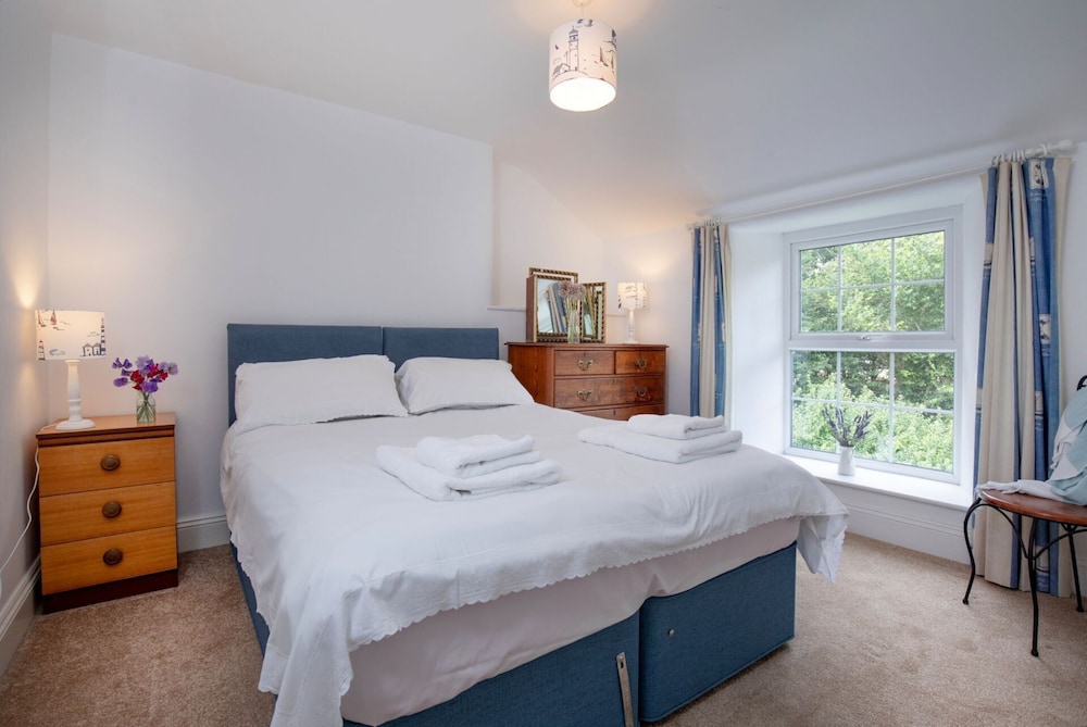 Meadow House -  A Cottage That Sleeps 6 Guests  In 3 Bedrooms - St Mawes