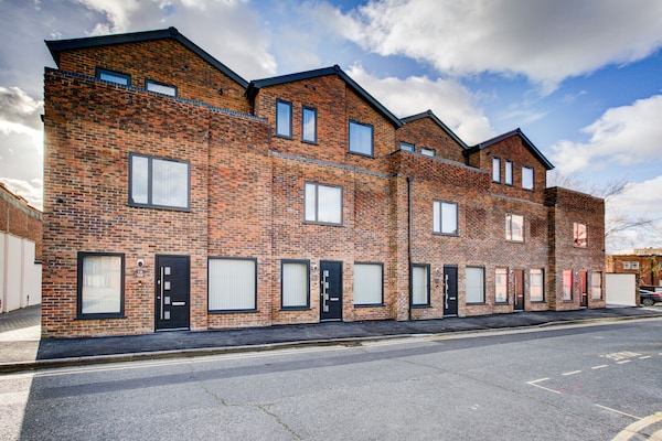 Hybrid Resi - Uxbridge - Uxbridge, UK