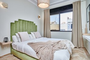 Apartamento Básico, Vista para a cidade | Lençóis de algodão egípcio, roupa de alta qualidade, edredões de penas