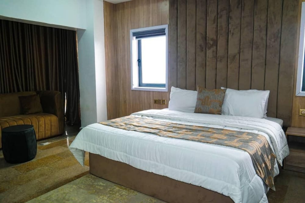 Blue Moon Beach Hotel And Resort Lekki Lagos - Lagos