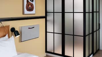 1 quarto, roupa hipoalergénica, secretária