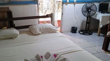 Quarto clássico, 1 quarto | Escrivaninha, ferros/tábuas de passar roupa