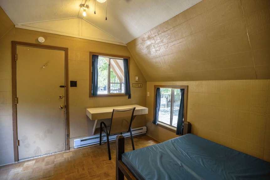 1 Room Camping Cabin - Enjoy A Cabin With Air Conditioning And Real Beds! - Bonnaroo Music And Art Festival