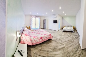 Quarto Quádruplo Familiar, vista para o vale | Roupa hipoalergénica, cortinas/cortinados opacos, quartos insonorizados 