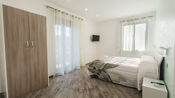 Quarto casal ou duplo tradicional, vista para o jardim | 1 quarto, roupas de cama antialérgicas, cortinas blackout