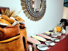 Café da manhã com buffet grátis todos os dias