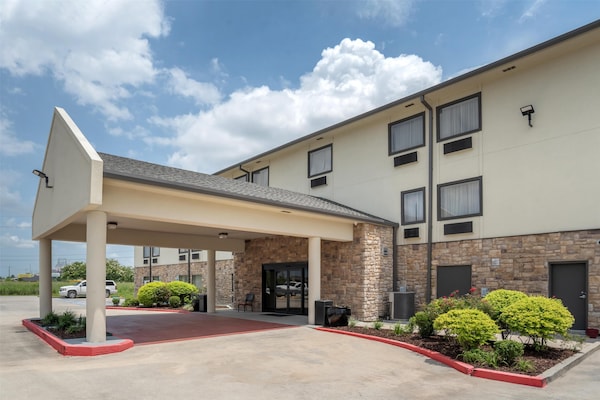 Surestay Plus By Best Western St. James Donaldsonville - Sorrento, LA