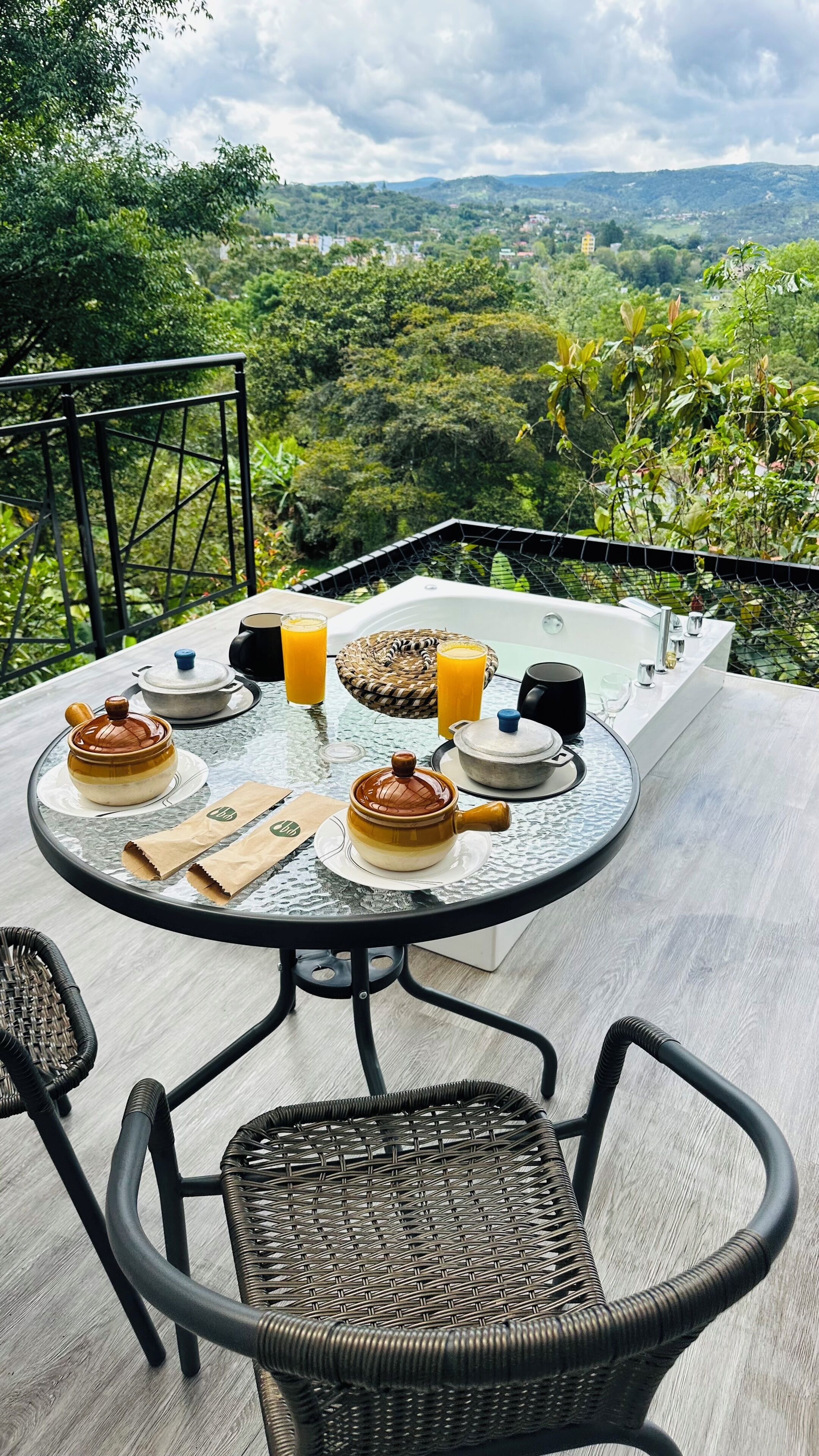 Cabana de Madeira de Luxo, 1 quarto | Refeições no quarto