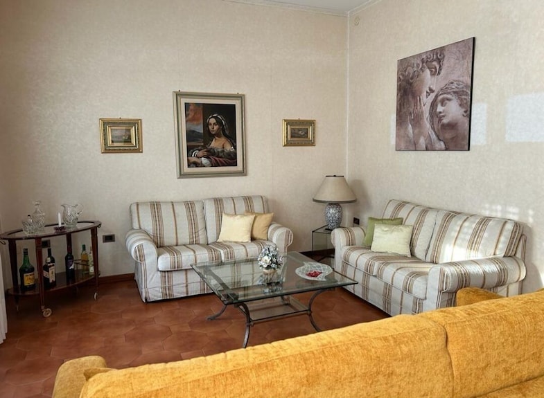 Cozy And Spacious House In A Residential Neighborhood A Few Meters From The Metro - Nápoles