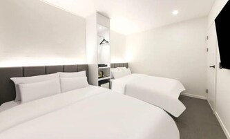 Quarto Familiar | Roupa hipoalergénica, camas de colchão viscoelástico, secretária