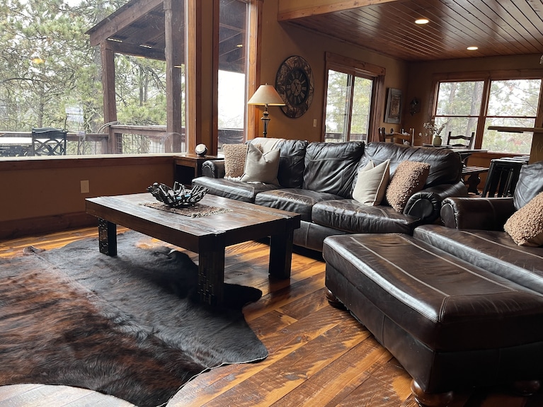Rustic 4 Bedroom Cabin At Gilded Mountain, Wifi, Pool Access, Paved Roads - South Dakota