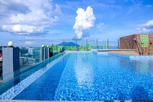 3 piscinas exteriores 