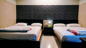 Quarto família | 1 quarto, escrivaninha, quartos à prova de som, roupa de cama