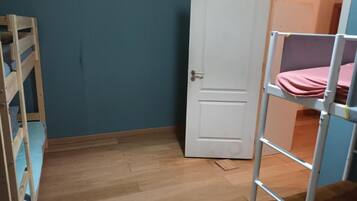Dormitório Partilhado, 1 quarto, Vista para a cidade | 1 quarto
