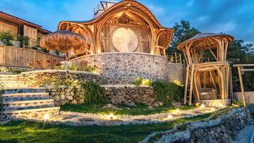 Shell Villa with Rooftop Pool View | Minibar, cofre no quarto, secretária, Wi-fi grátis