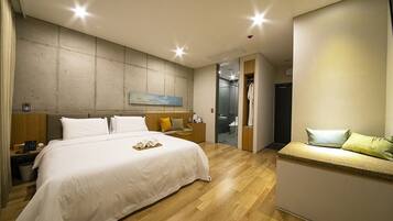 Com decoração personalizada, com mobília individualizada, secretária