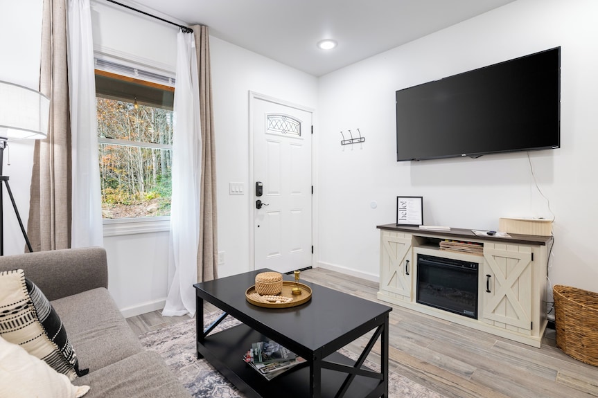 Cozy Cabin Escape With Firepit In Brevard | Bears Place By Avantstay - Brevard, NC