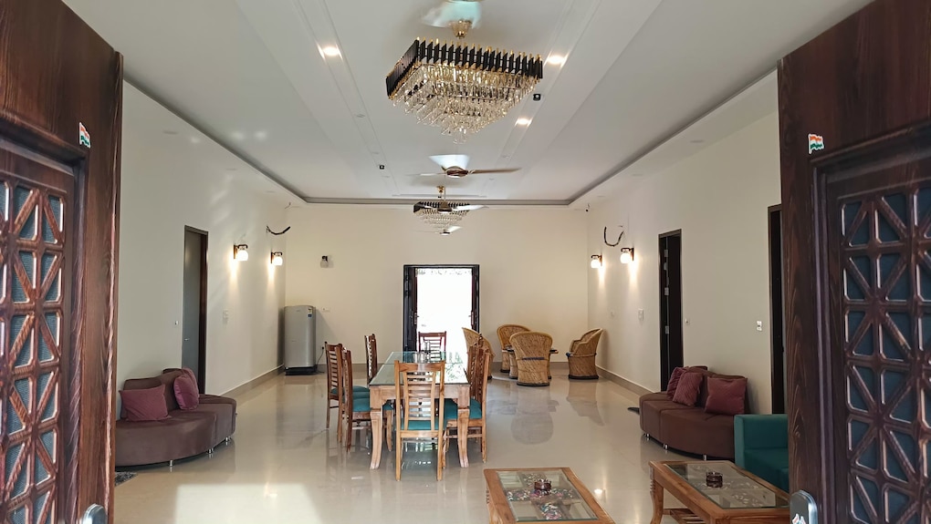 4 Bedroom Luxury Farmhouse Villa With Swimming Pool - Manesar