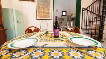 Dúplex Familiar, cozinha, no rés do chão | Cozinha privada | Um frigorífico/congelador grande, um forno, uma placa de cozinha