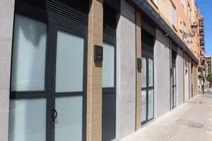 Roupas de cama premium, quartos à prova de som, Wi-Fi de cortesia