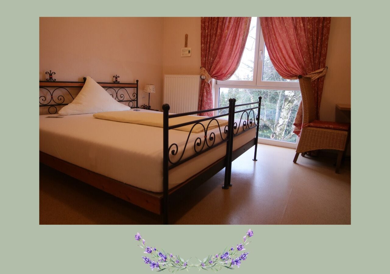 Quarto Individual Empresarial, 1 cama king-size | Roupa hipoalergénica, camas de colchão viscoelástico, minibar 